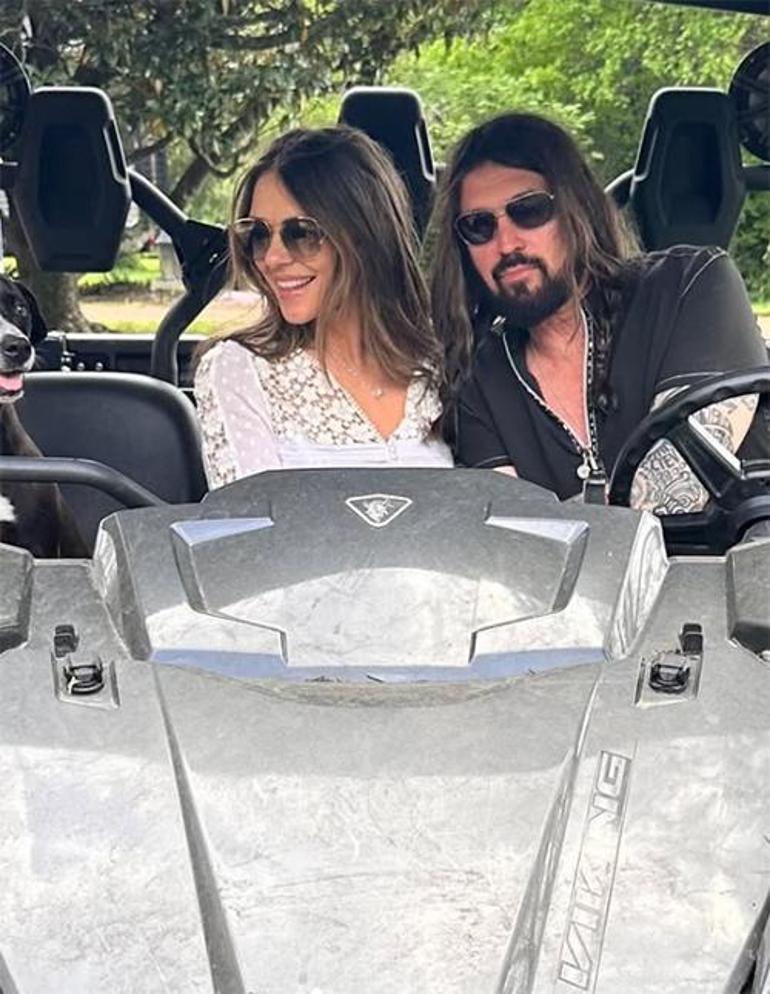 Elizabeth Hurley ve Billy Ray Cyrus'un Sürpriz Aşk Hikayesi - Evos Angels