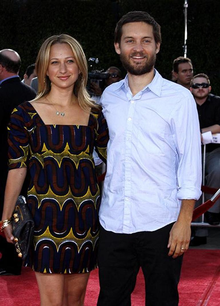Boşanmış Eşlerin Dostluğu: Ruby'nin Mezuniyetinde Tobey Maguire ve ...