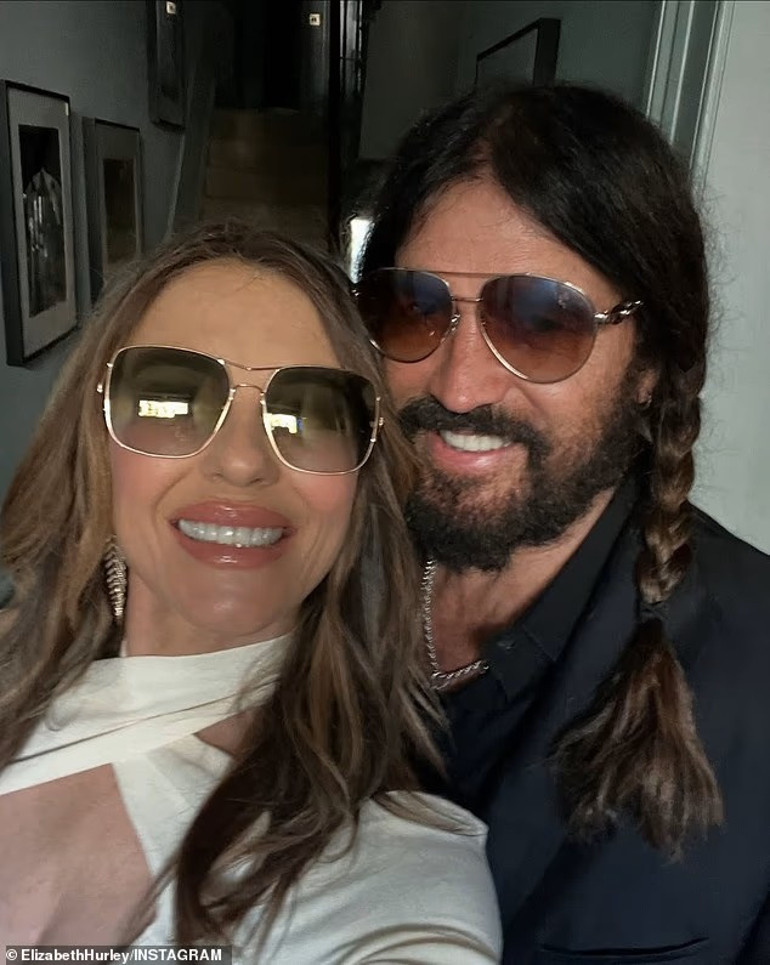 Elizabeth Hurley ve Billy Ray Cyrus: Beklenmedik Aşkın Hikayesi - Evos ...